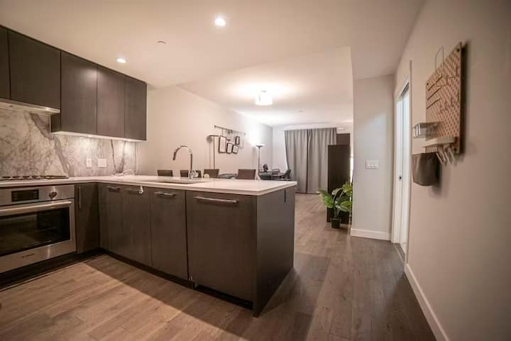 1 Bedroom In Modern Building Near Skytrain - Vancouver
