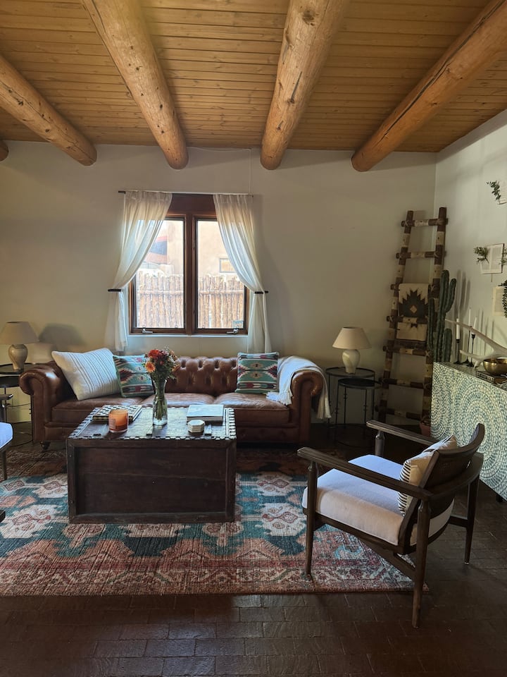 Stylish Adobe Near Railyard & Plaza With King Bed - Santa Fe, NM