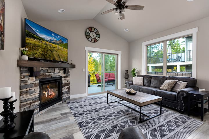 Gorgeous 2 Bed Home Near Glacier National/pool - Columbia Falls, MT