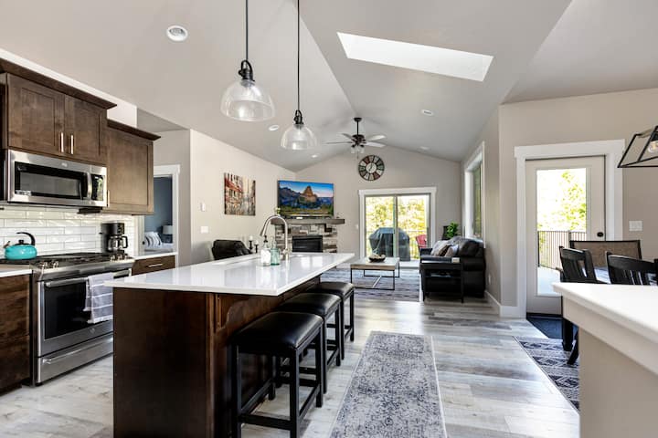 Gorgeous 2 Bed Home Near Glacier National Park - Columbia Falls, MT