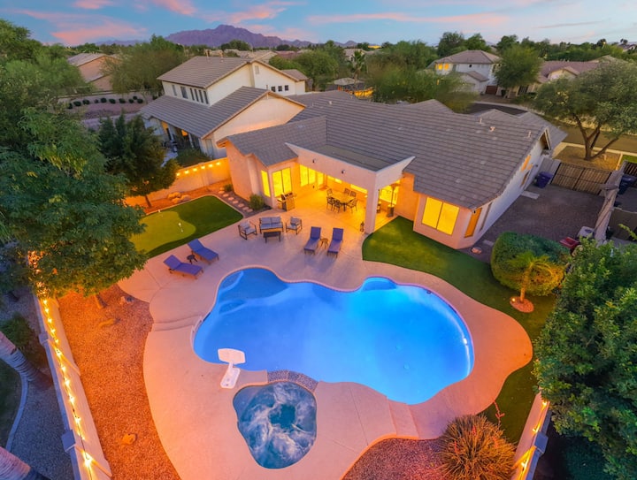 The Thirsty Cactus: Family Retreat - Chandler, AZ