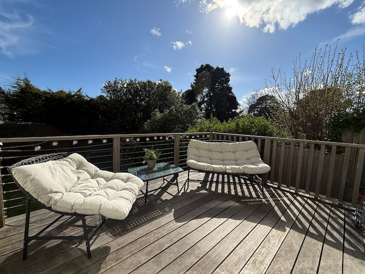 Spacious Art Deco 5br Family Home - Bournemouth