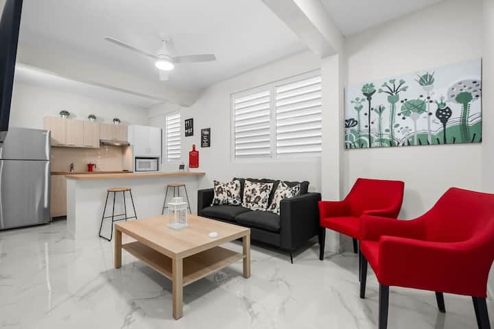 Modern 2 Br Apt | Great Location | Smart Tv | Ac - La Barceloneta