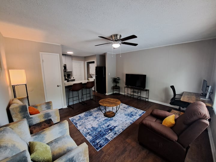 Casa Emerald: Chic Retreat - Modern 1br In Macon - Macon, GA