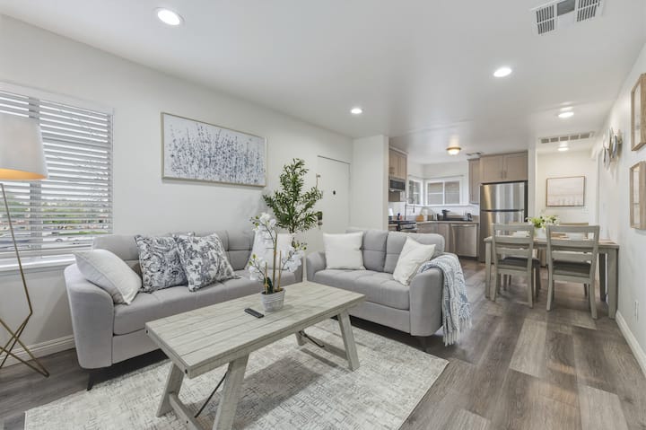 Modern & Cozy 2br Retreat Near Claremont Colleges - Pomona, CA