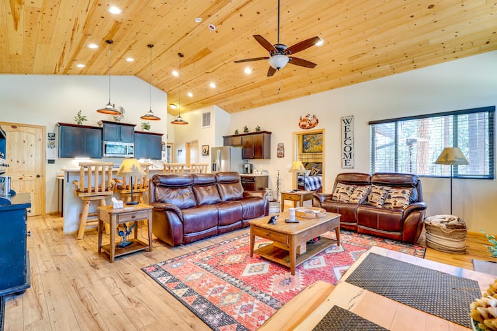 Escape To Alpine! Outstanding Cabin W/ Deck & Yard - Alpine, AZ