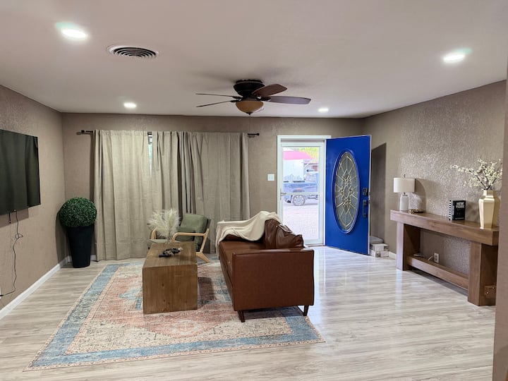 The Grand Home,5 Queen Beds, 2 Living Areas,6 Tvs - Hobbs, NM