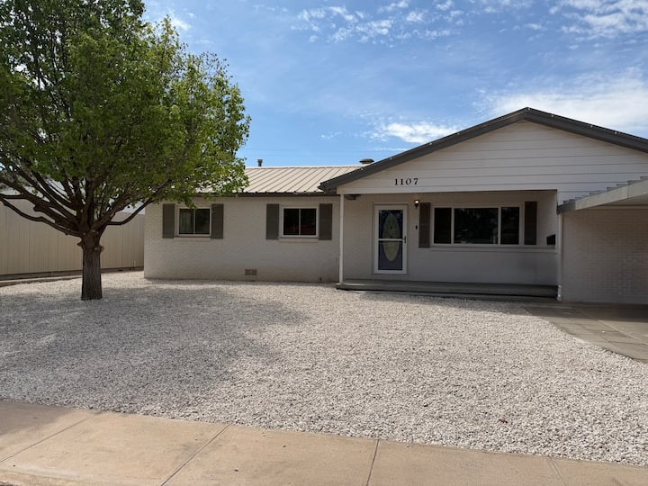 The Grand Home,5 Queen Beds, 2 Living Areas,6 Tvs - Hobbs, NM