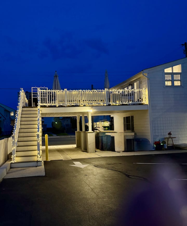 2 Bedrm, Private Expansive Deck! Central Location - Atlantic City, NJ