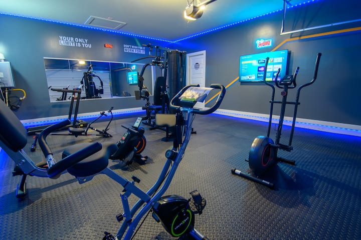 Full Gym | Arcade Game Room | Themed Bedrooms - Tomball, TX