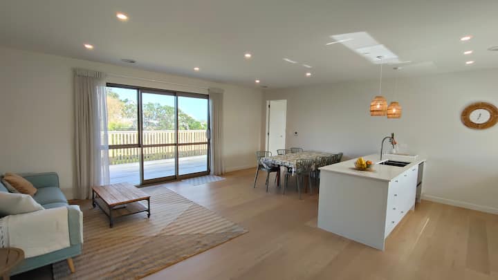 Sunset House | Large 4br For 10 + Views - Foxton