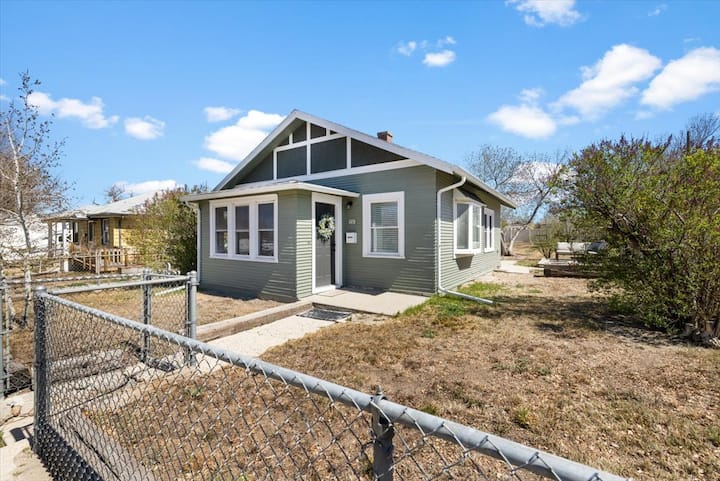 Central Air In Central Casper - 캐스퍼