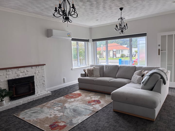 5m Walk To Town! Cute Character With Modern Twist - Whakatane