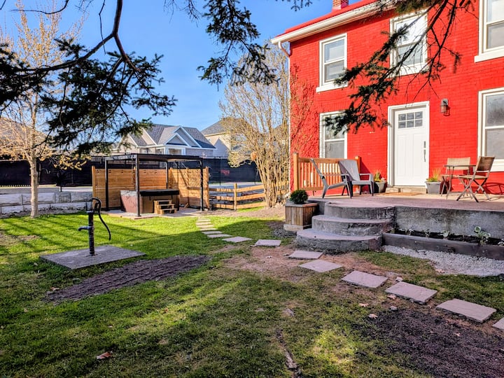 Checkerboard Guesthouse - Cobourg, Canada