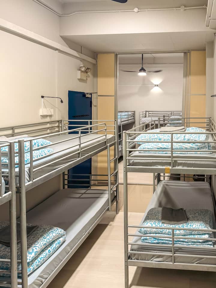 [City Centre] 12-bed Private Family & Group Room - Singapore