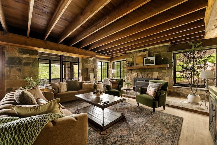 Castle Vibes W/fire Table And Spectacular Views - United States