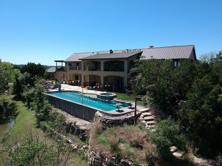 Luxury Waterfront Retreat With Private Pool - West Lake Hills, TX