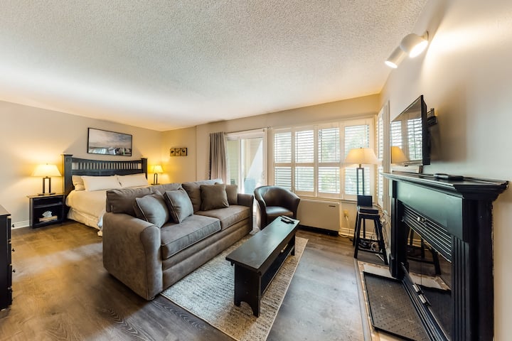 Studio 208 With Pool, Hot Tub, And Tennis Courts - Thornbury