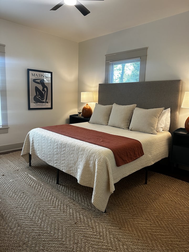 The Little Red Cottage - Knoxville, TN