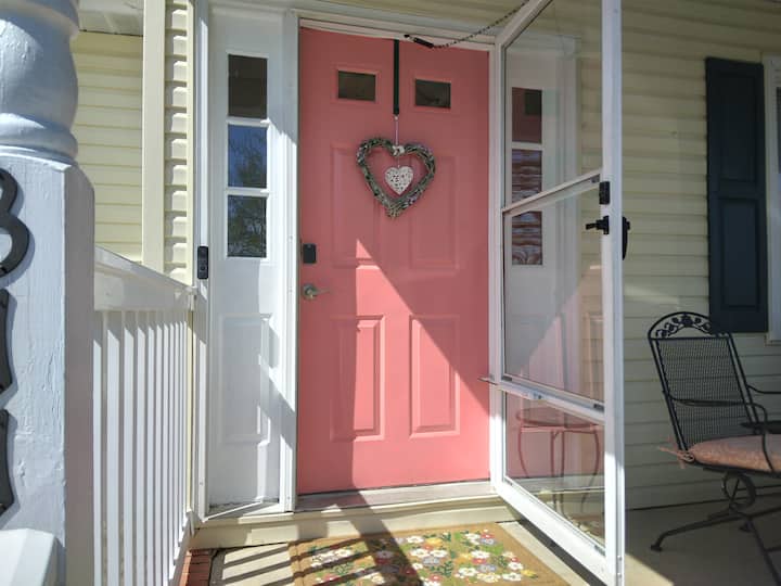 5 Miles To Downtown Fred. Plentiful Free Parking. - Fredericksburg, VA