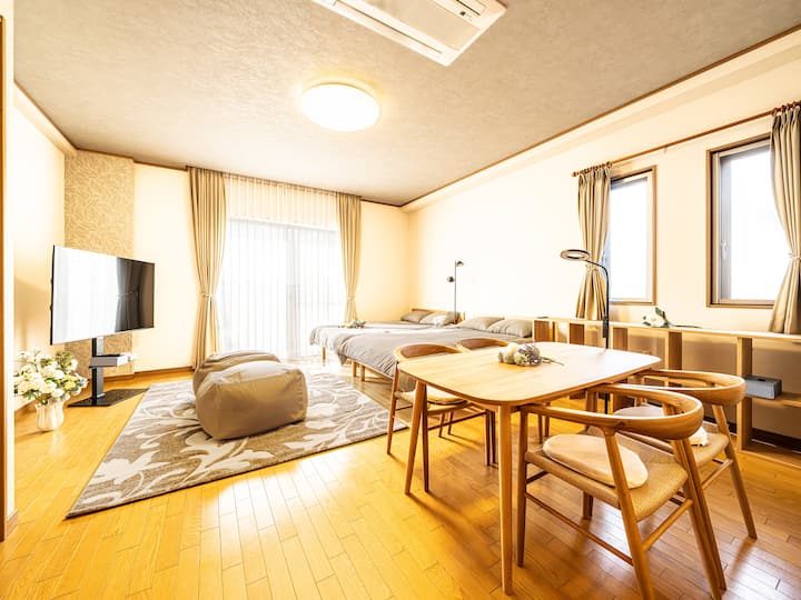 ザ・グローバルタワー 新居浜中心地*最大4名*コンビニ徒歩2分*52㎡*高速wi-fi #202 - Saijo