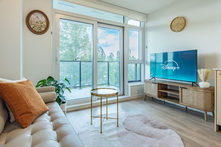 Air Conditioning | Brand New Queen Bed Studio - Surrey