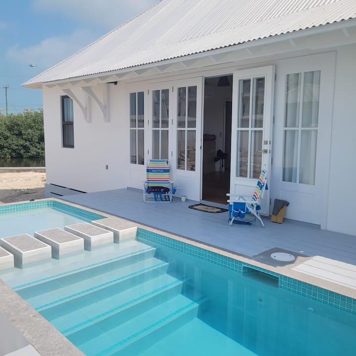 New - 2br Retreat W/lagoon Deck, Pool & Rooftop - 貝里斯