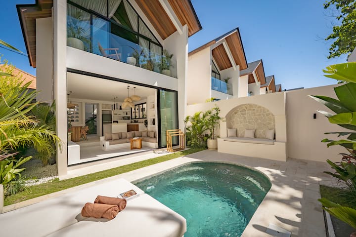 Tropical 1br Retreat W/ U-shaped Pool In Uluwatu - Australia