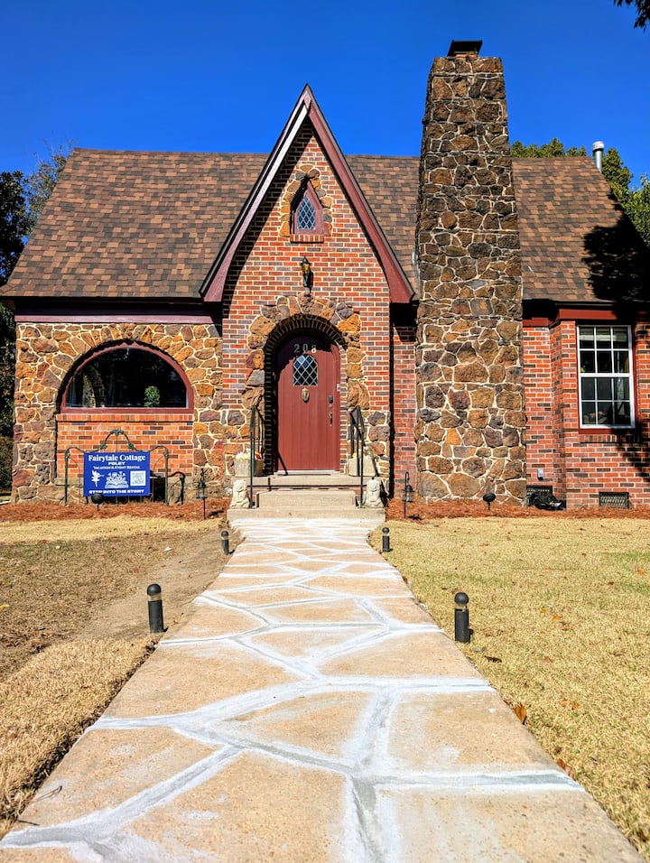 The Fairytale Cottage - Foley, AL