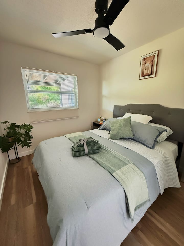 Private Room + Bath |Close To Universal & Downtown - Orlando, FL