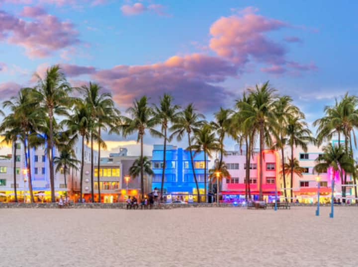 South Beach 2-bedroom 1 Block To The Sand - Miami Beach, FL