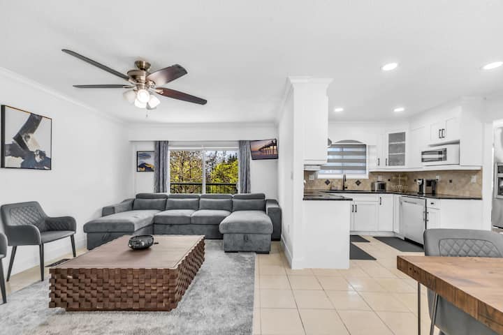 Luxury Delta Renovated House 5 Bedroom 7 Beds - New Westminster