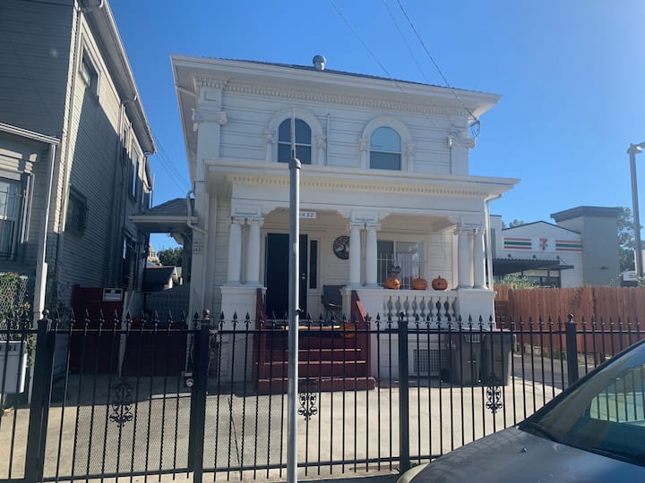 Newly Furnished Near Lake Merrit - 30 Days Minimum - Oakland, CA