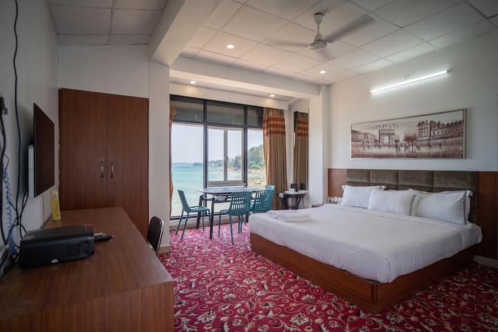 Sea Facing Studio | Cozy Double Room + Kitchen - Port Blair