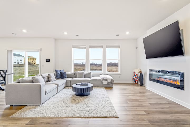 The Modern Lodge - Farmington, MN