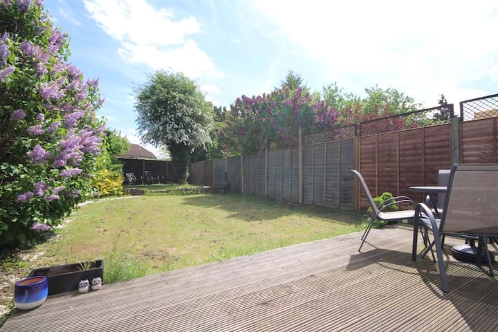 Beautiful Family Home Near Guildford & London - Guildford