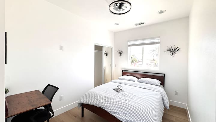 Charming Private Room – Clean, Quiet & Convenient - Garden Grove, CA