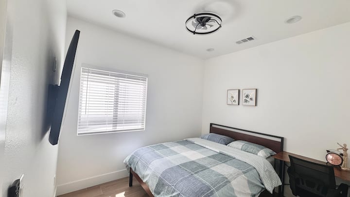 Welcome To Budget-friendly Room Near Disneyland - Garden Grove, CA
