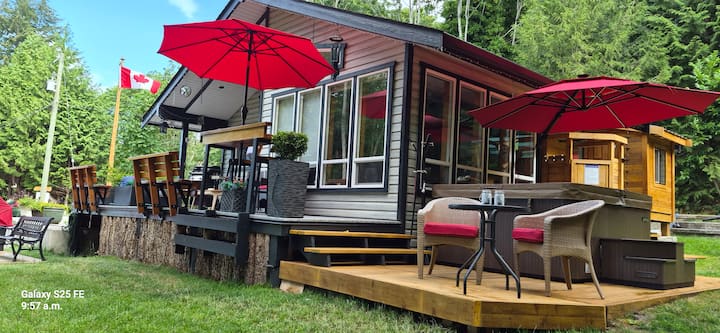 Family And Pet Friendly Fabulous B&b, Ocean Views. - Sechelt