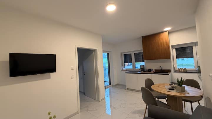 2 Zimmer Wohnung Mit Terrasse - Treuchtlingen