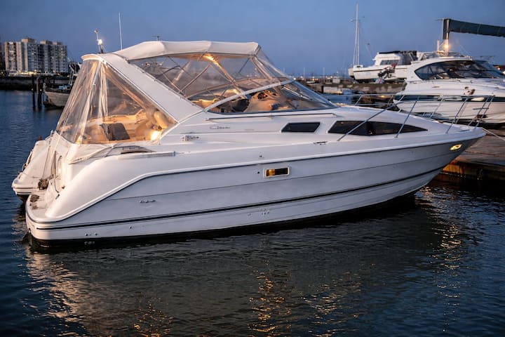 Enya – Cozy Yacht Getaway - Södertälje