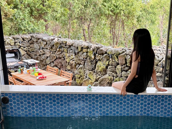 "New"애월 .머뭄 /24실내수영장/커플.아가가족/그대로의제주숙소/돌담감성숙소.노을스팟 - Jeju-si