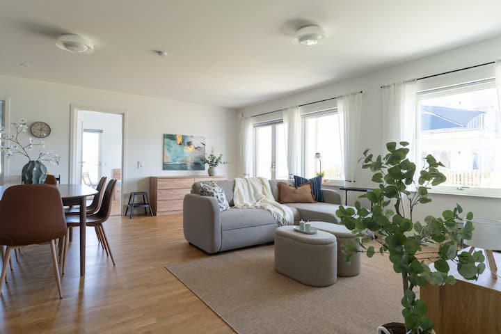 Comfortable Sunny 2 Bedroom Home With Workspace - Laholm