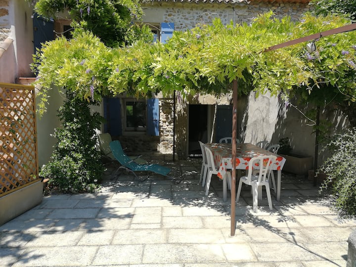 Les Glycines 5 Personnes - Grillon