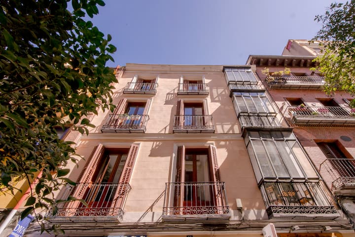 Acogedor Con Terraza Para 5, Vive Calle León - San Blas