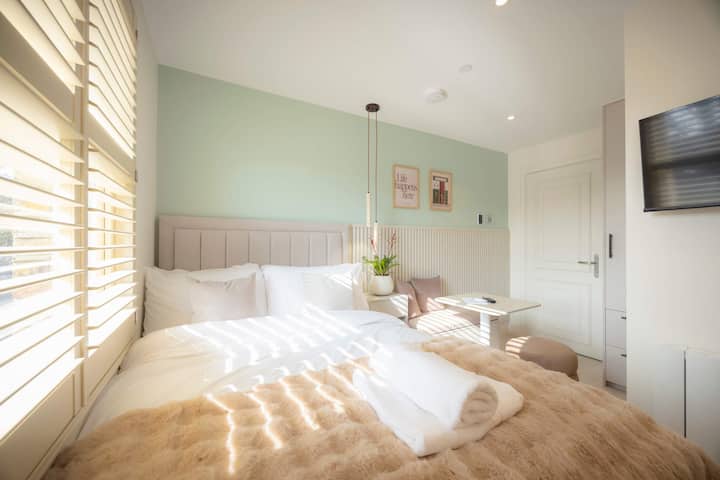 Standard Studio 11 @ The Orange Door Little Venice - London, UK