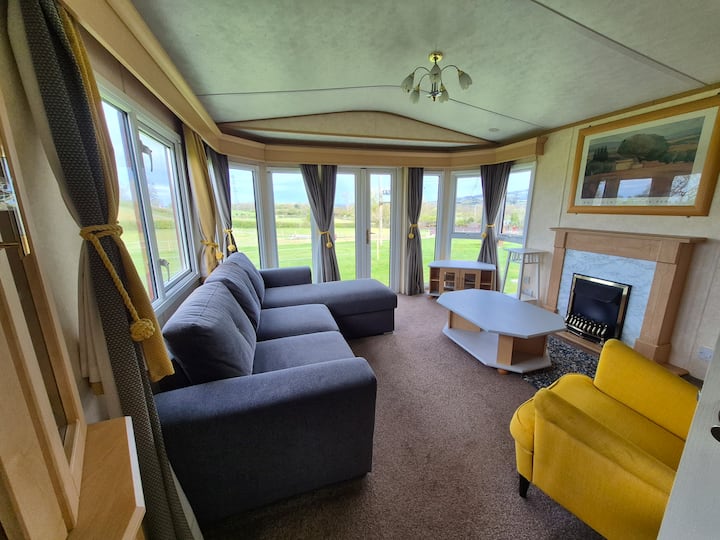 Mobile Home In Hill Fields At Fairfield Court - Bromsgrove