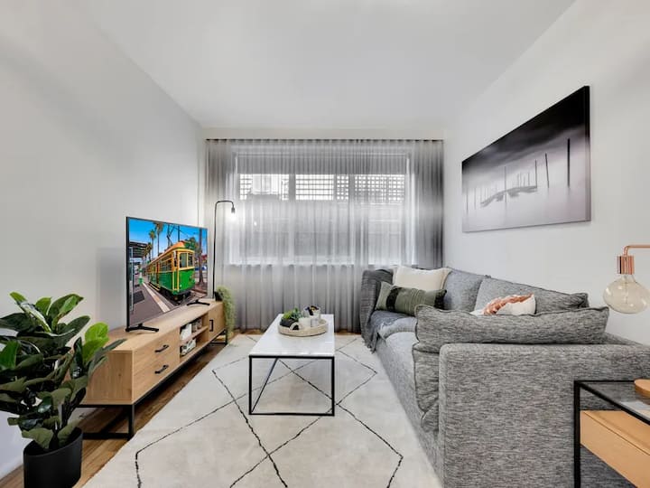 South Yarra + Parking - St Kilda