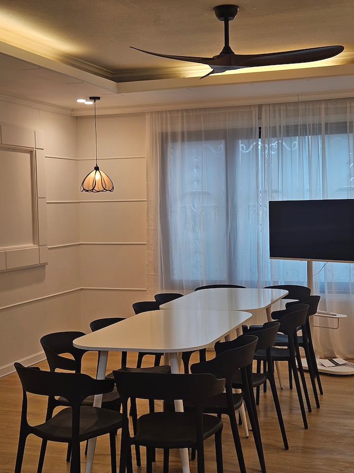 [오픈할인] 광주 중심/챔피언스필드/상무지구/침대6개/최대14명/방3화2/프리미엄 대형숙소 - Gwangju