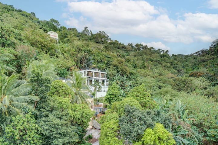 Natural Hot Spring W/ View, Roofdeck & Pool Bar - Philippines